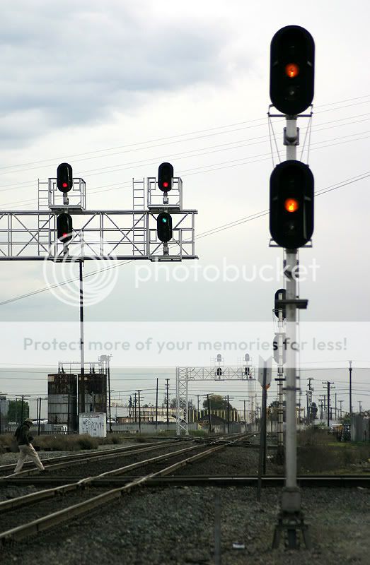 Signals GALORE! - TrainSim.Com