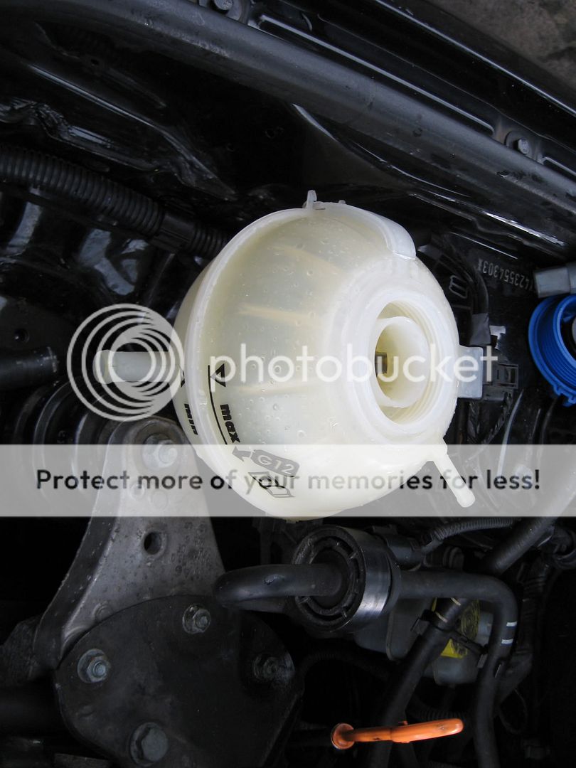 1.4mpi changing thermostat and flushing coolant system - Skoda Fabia ...